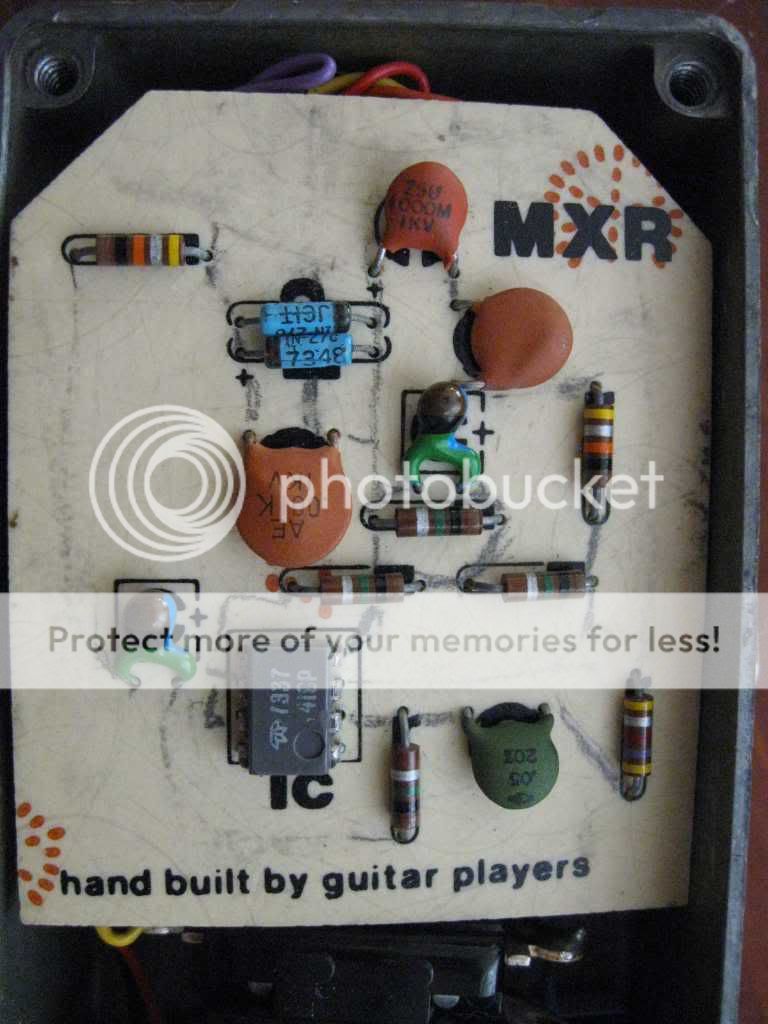 MXR Distortion + Bud Box Version (Gut Shot) - freestompboxes.org